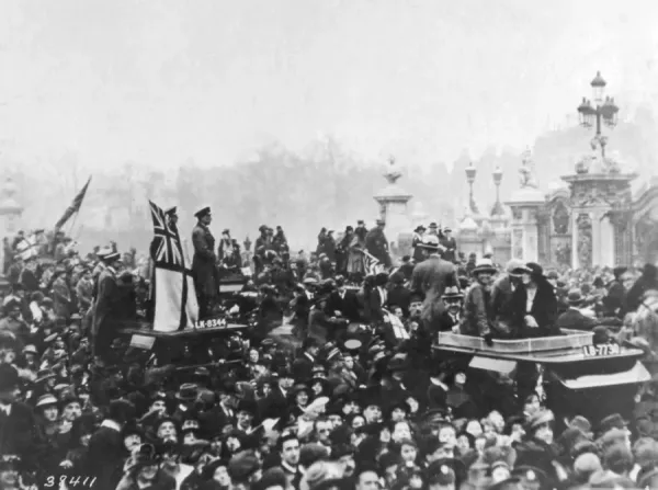Scene in Paris, France, at end of WW1 Our beautiful Wall Art and Photo ...