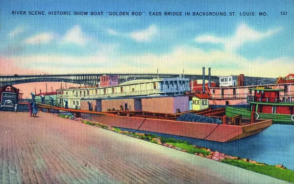 St. Louis, Missouri, USA Show Boat and Eads Bridge