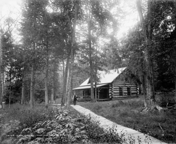 Jigsaw Puzzle of MICHIGAN: LOG CABIN. A log cabin in Lake Gogebic