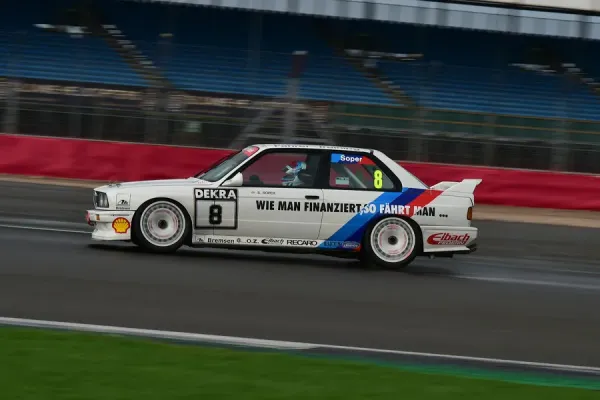 CM32 3530 Darren Fielding, David Cuff, BMW E30 M3 Our beautiful Wall ...