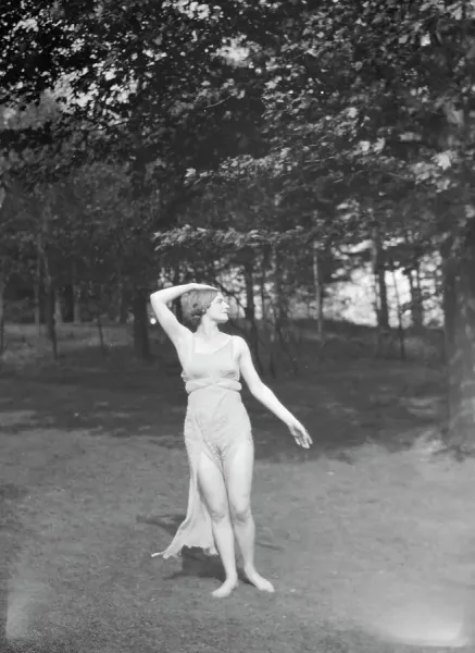 Elizabeth Duncan dancers, between 1916 and 1941 Our beautiful Wall Art ...
