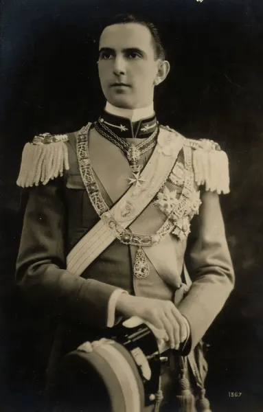 Umberto Ii Bestand:King Umberto II Behind Of The Flag Of Kingdom Of